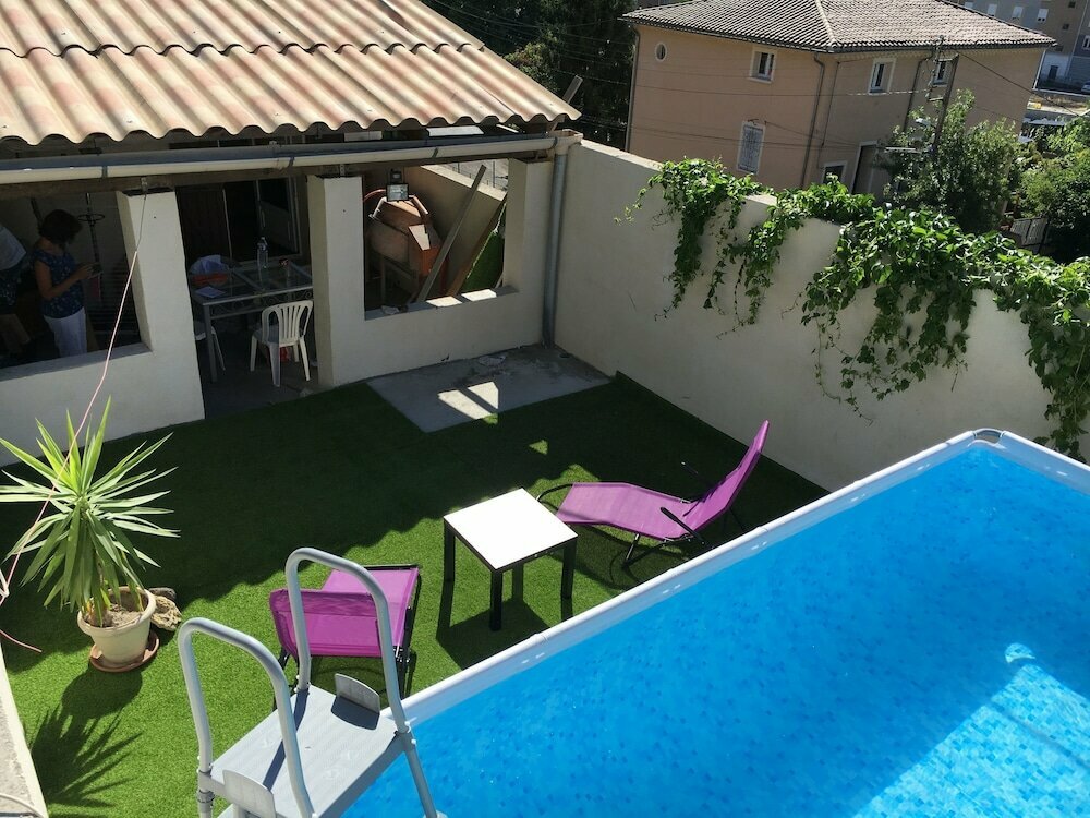 Otel Les Pins, Alès, foto