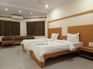Hotel Galaxy (State of Gujarat, City of Surat), otel  Surat'tan