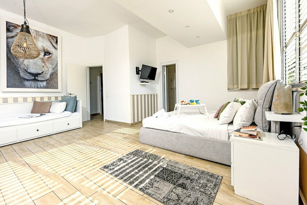 Kısa süreli konaklama Heart of TLV-Modern wBalcony- 3bd & 3br, Tel Aviv, foto