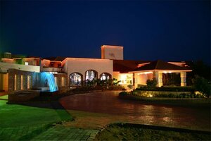 Regenta Resort Bhuj, by Royal Orchid (State of Gujarat, City of Bhuj), otel  Bhuj'dan
