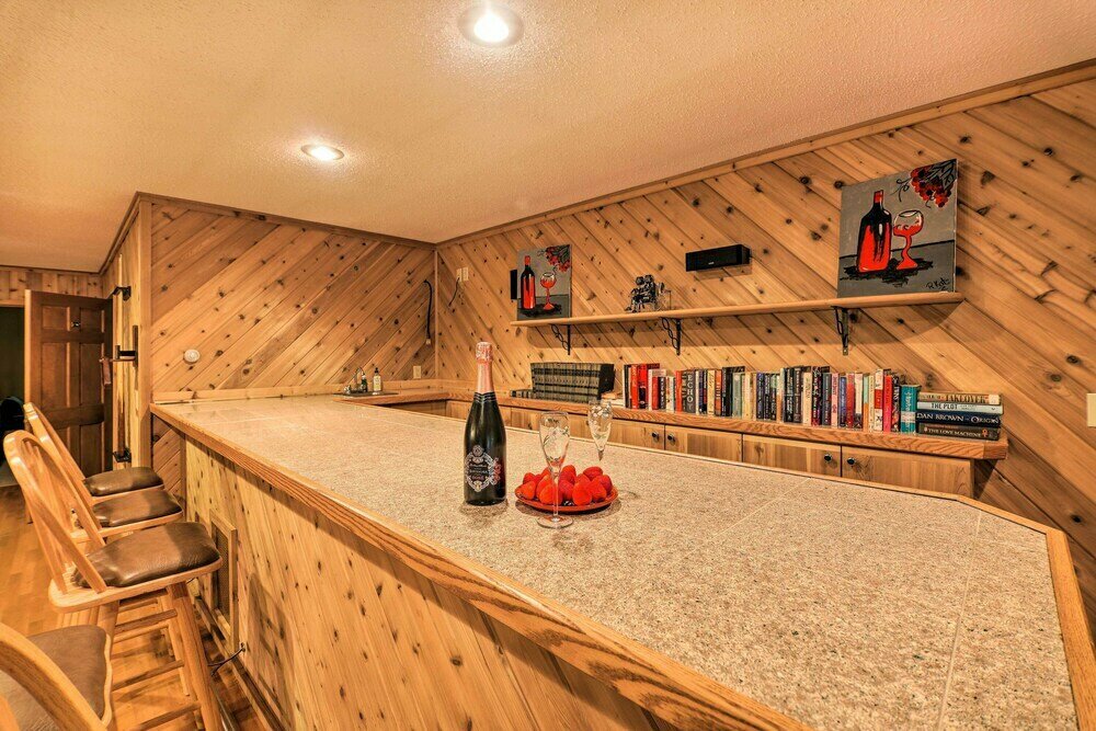 Otel Big Bass Lake Family Cabin w Bar & Pool Table!, Pennsylvania, foto