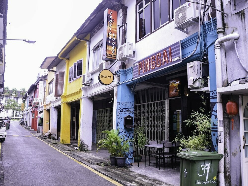 Otel Spot On 89929 Tropical Lodge, Kuching, foto