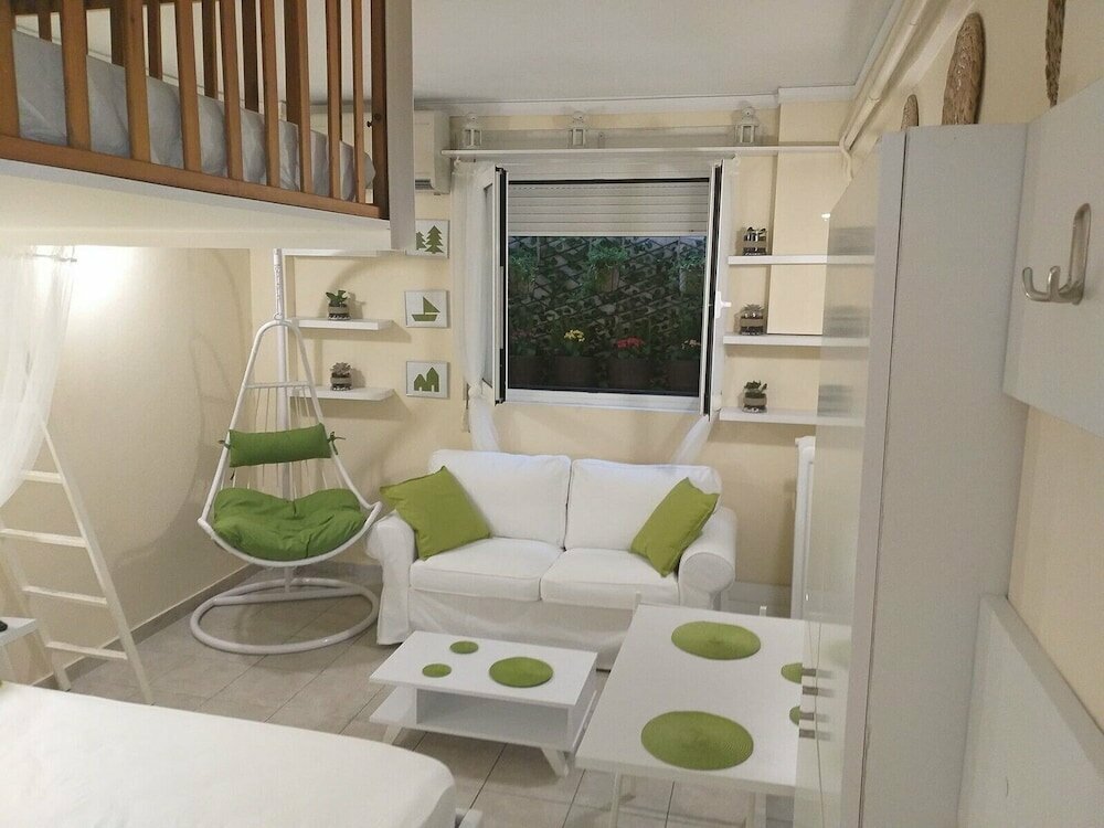 Otel Urban Minimalist Studio Apt. near Pagrati Park, Atina, foto