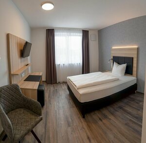 Hotel Schlafplatz (Hesse, Offenbach, Siemensstraße, 5), otel  Hesse'den