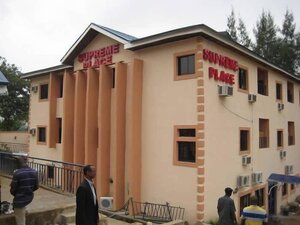 Supreme Place Hotel Abuja (Abuja, Imo Court), otel  Abuja'dan