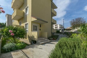 Apartments Mia (Split-Dalmatia County, Omiš, Omiš), otel