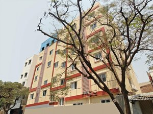 Oyo 29928 Royal Emirates Banjara (State of Telangana, Greater Hyderabad Municipal Corporation, Hyderabad, Jubilee Hills), otel  Haydarabat'tan