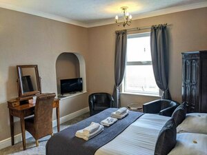 The Wildings (Wales, Conwy, Llandudno, The Parade), otel  Llandudno'dan