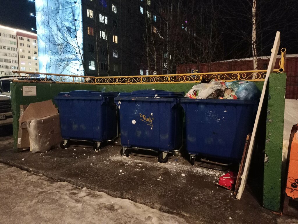 Çöp alanları Trash and garbage disposal area, Kogalym, foto