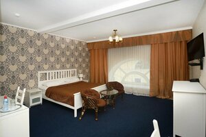 Denisovsky dvorik (Baumanskaya Street No:58/25к8), otel  Moskova'dan