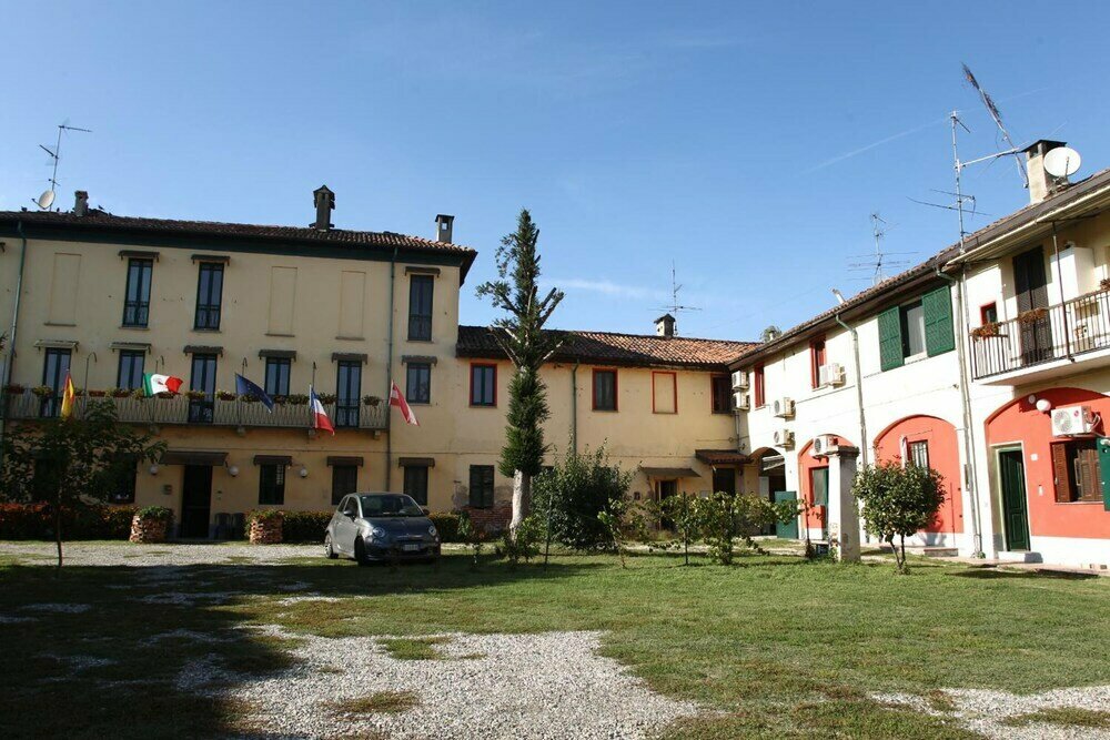 Otel Hotel Duca di Tromello, Lombardiya, foto
