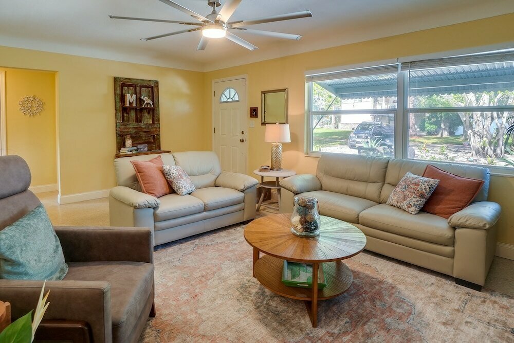 Otel Breezy Florida Retreat w Patio, Grill & Fire Pit!, Florida Eyaleti, foto