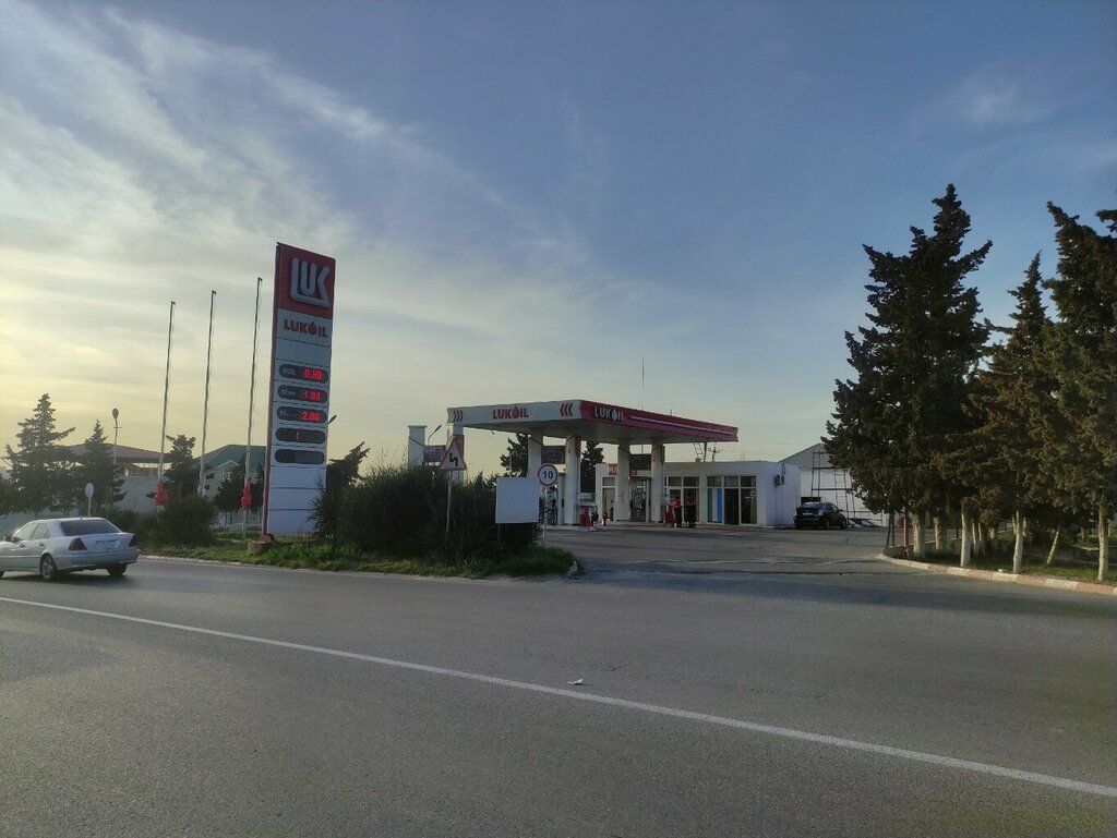 Benzin istasyonu Lukoil, Bakü, foto