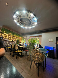 Big Bull (Lenina Street No:43), restoran  Kurganinsk'ten