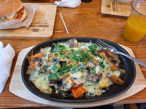 Hometown (ulitsa Mira No:100), fast food  Birsk'ten
