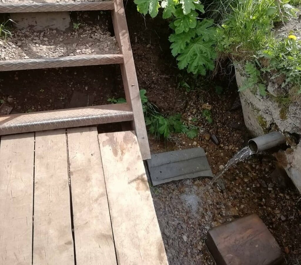 Pınar, çay Spring, stream, Permski krayı, foto