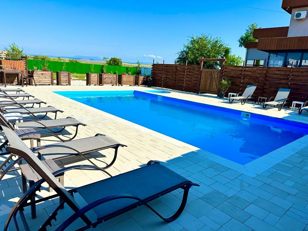 Yüzme havuzları 5 Snov, Kırım Cumhuriyeti, foto