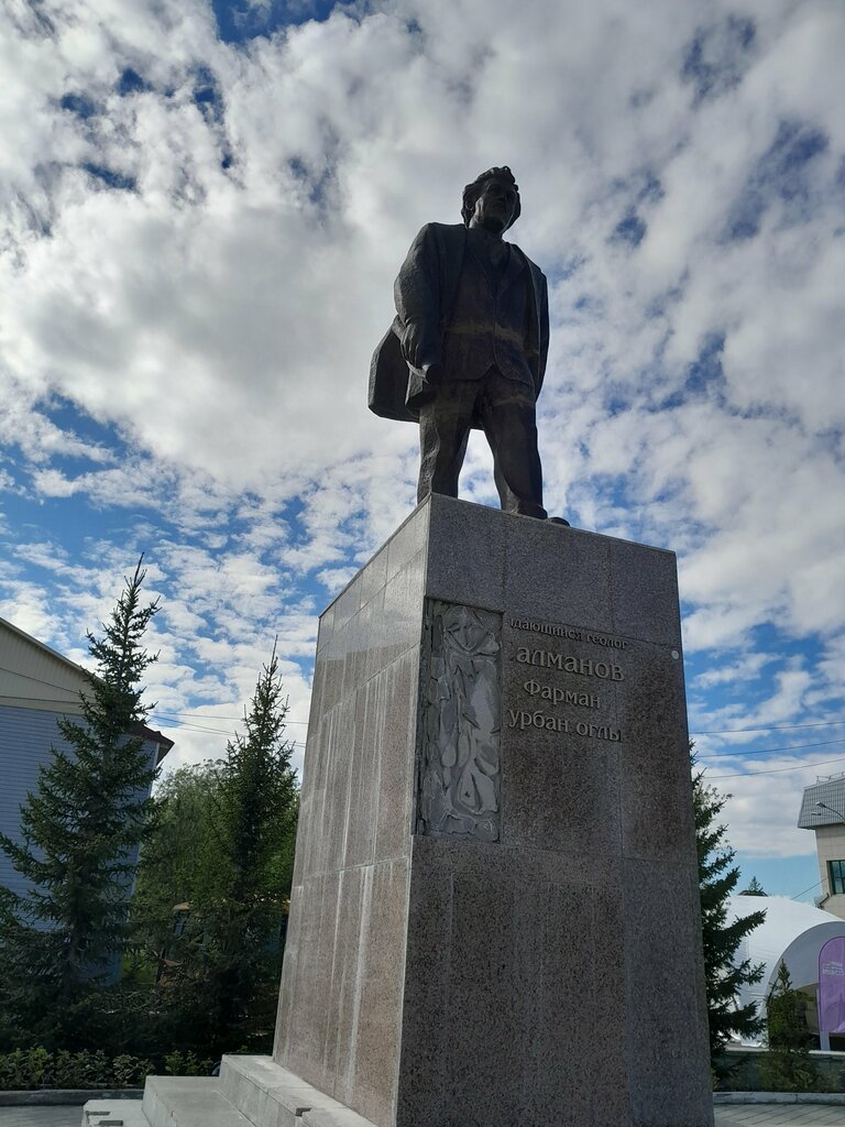 Anıt, heykel Ф.К. Салманов, Salehard, foto