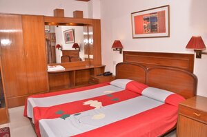 Prem Saga (Delhi, New Delhi District, Airport Express, New Delhi), otel  Yeni Delhi'den