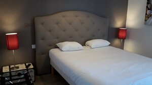 Kyriad Lyon Ouest - Limonest (Rhone, Arrondissement de Villefranche-sur-Saône, Colombier-Saugnieu, Chemin du Sans Souci, 565), otel