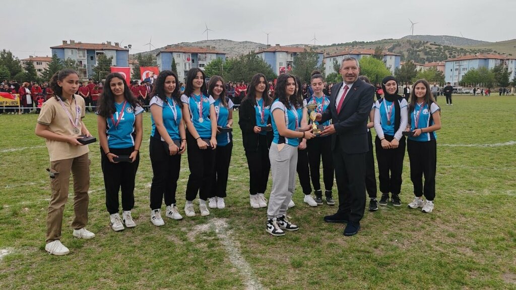 Lise Dinar Mehmet Çavuş Anadolu Lisesi, Dinar, foto