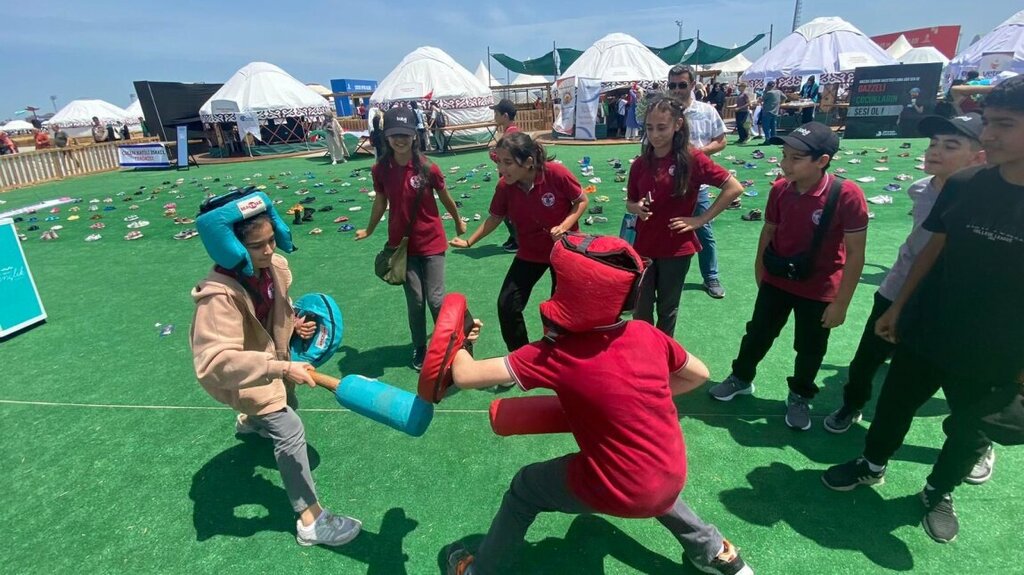 Ortaokul İnönü Ortaokulu, İstanbul, foto
