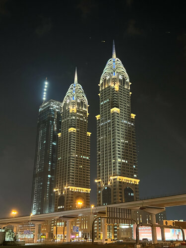 Bina kompleksi Business Central Towers, Dubai, foto