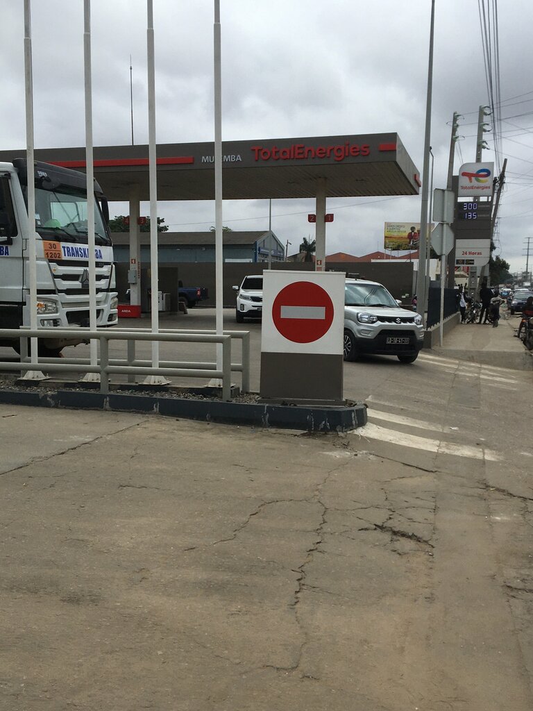 Benzin istasyonu Posto de Abastecimento da Total, Loanda, foto