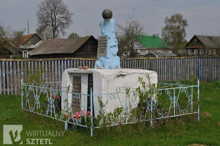 Anıt, heykel Погибшим евреям во II мировой войне на месте синагоги, Minskaya oblastı, foto