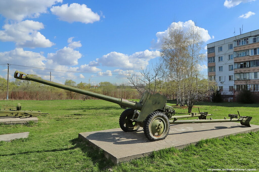Anıt, heykel 85-мм дивизионная пушка Д-44, Moskova, foto