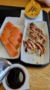 Sushi Friday (Stalevarov Street No:7В), kafe  Çeliabinsk'ten