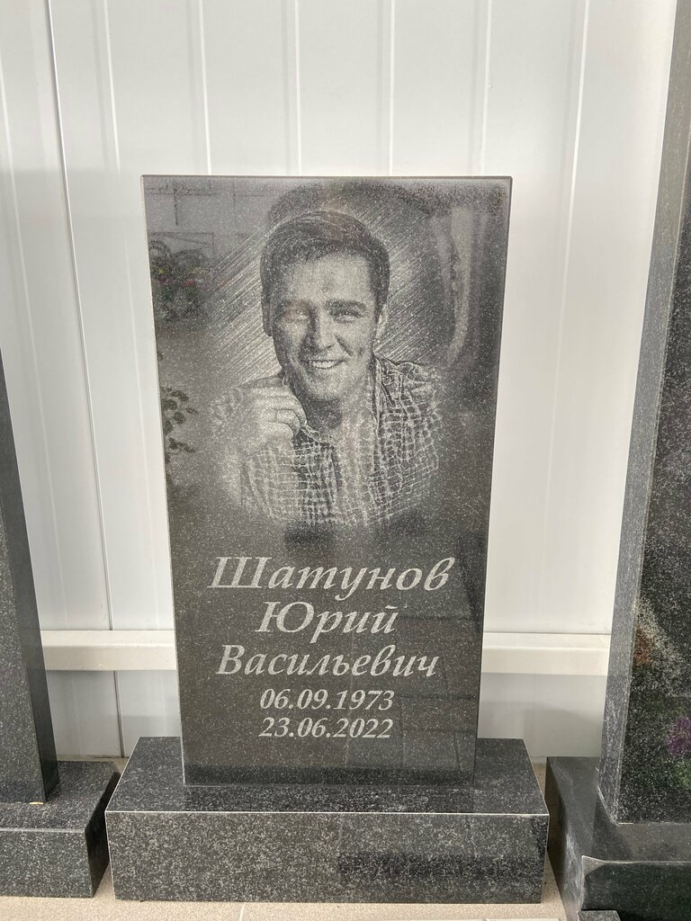 Heykel ve mezarlık taşı üreticileri Marble, Rudny, foto