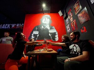 Back in Black (Krasnoarmeyskaya Street No:15), bar  Lomonosov'dan
