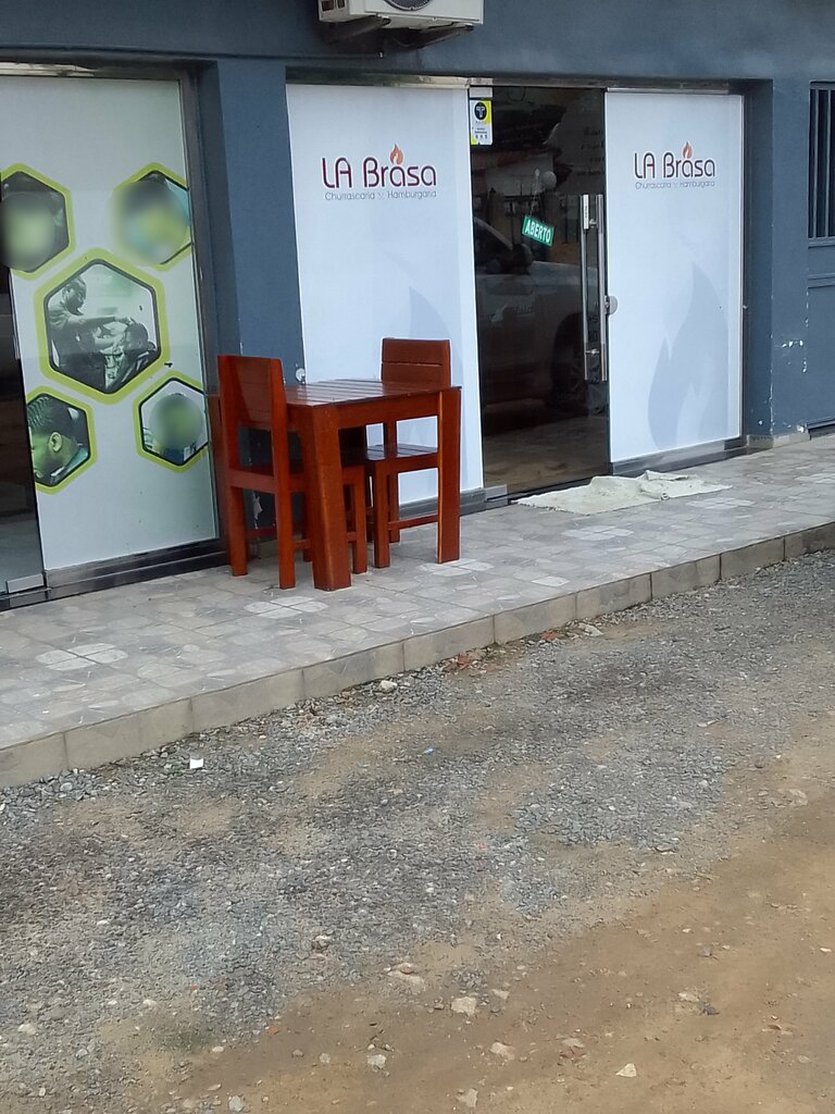 Restoran LA BRASA, Loanda, foto