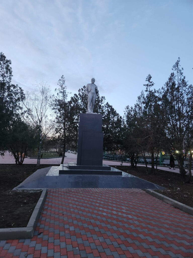 Anıt, heykel В.И. Ленин, Kizlyar, foto