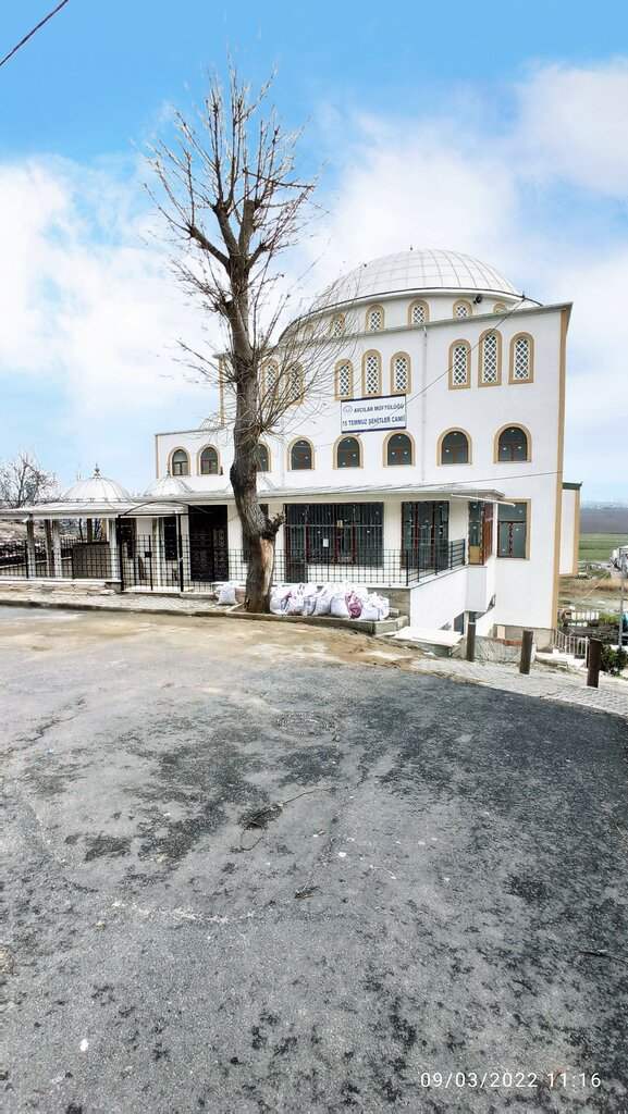 Cami 15 Temmuz Şehitler Cami, İstanbul, foto