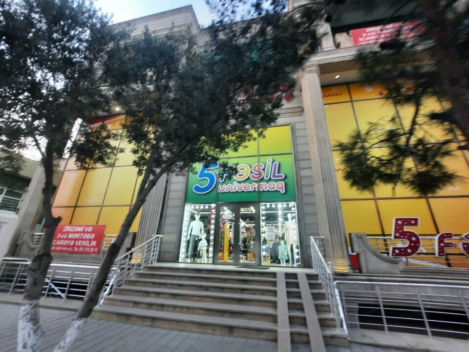Büyük mağazalar 5 Fəsil Univermaq, Sumgayıt, foto