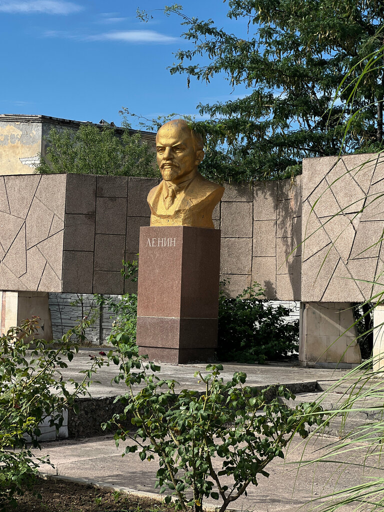 Anıt, heykel В.И. Ленин, Kırım Cumhuriyeti, foto