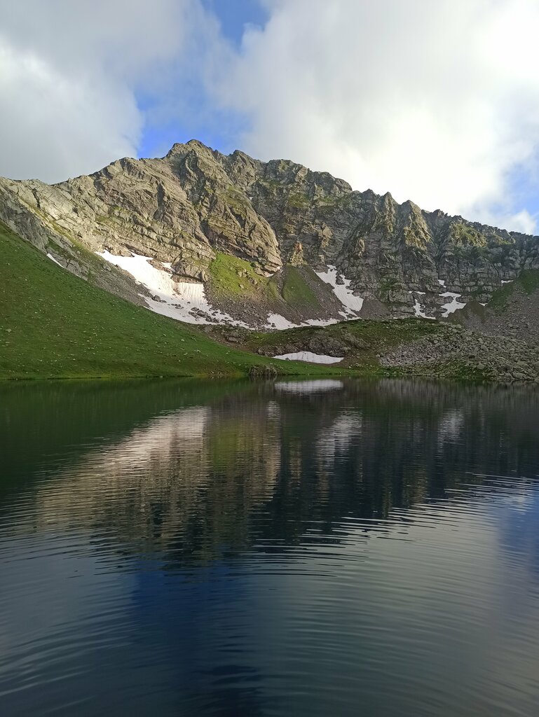 Dağ zirvesi Скала Загедан, Karaçay‑Çerkez Cumhuriyeti, foto