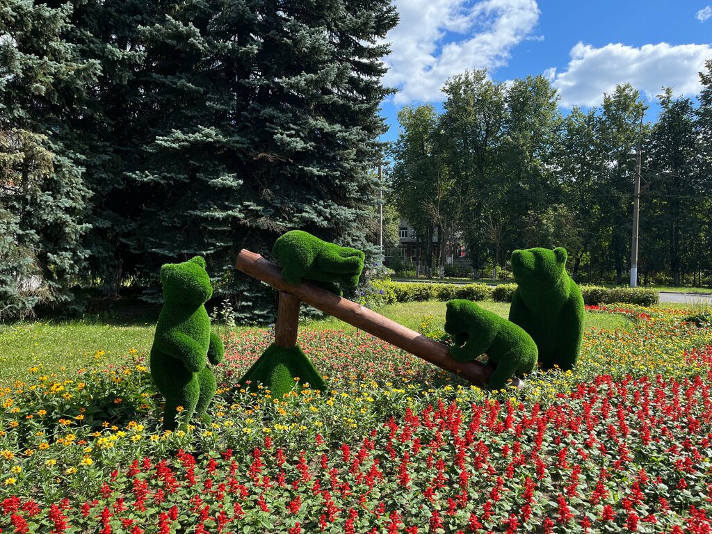 Park, sokak heykeli Топиарная композиция Утро в сосновом лесу, Vladimir, foto