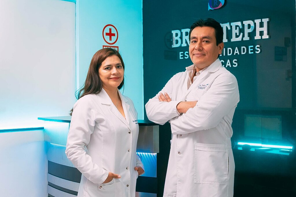 Tıp merkezleri ve klinikler Briasteph, Lima, foto