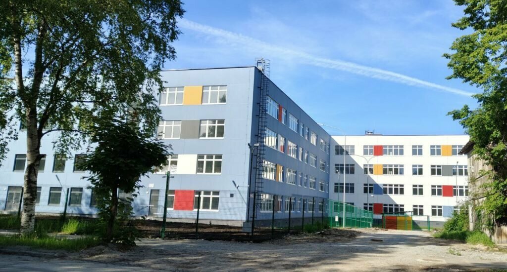 Ortaokul Medvezhegorsk secondary school named after A. Fanyagin, high school, Medvezhyegorsk, foto