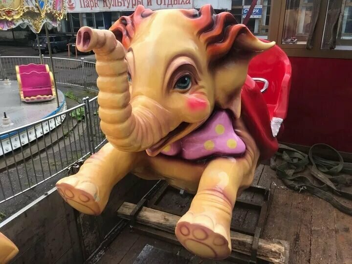 Atraksiyon Летающие слоны, Velikie Luky, foto