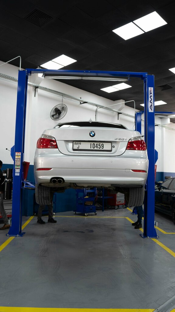 Otomobil servisi One of One Auto Repairing, Dubai, foto