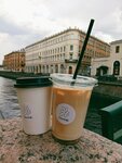 Once (Muchnoy Lane No:2), kahve dükkanları  Saint‑Petersburg'dan