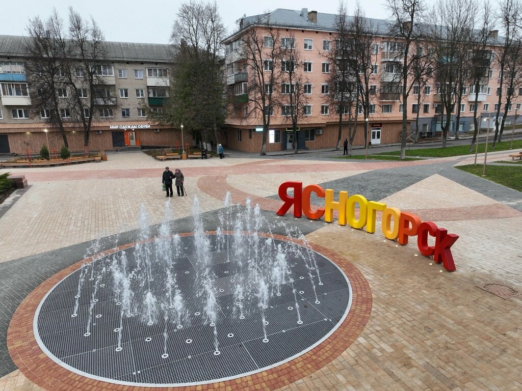 Çeşme Fountain, Yasnogorsk, foto