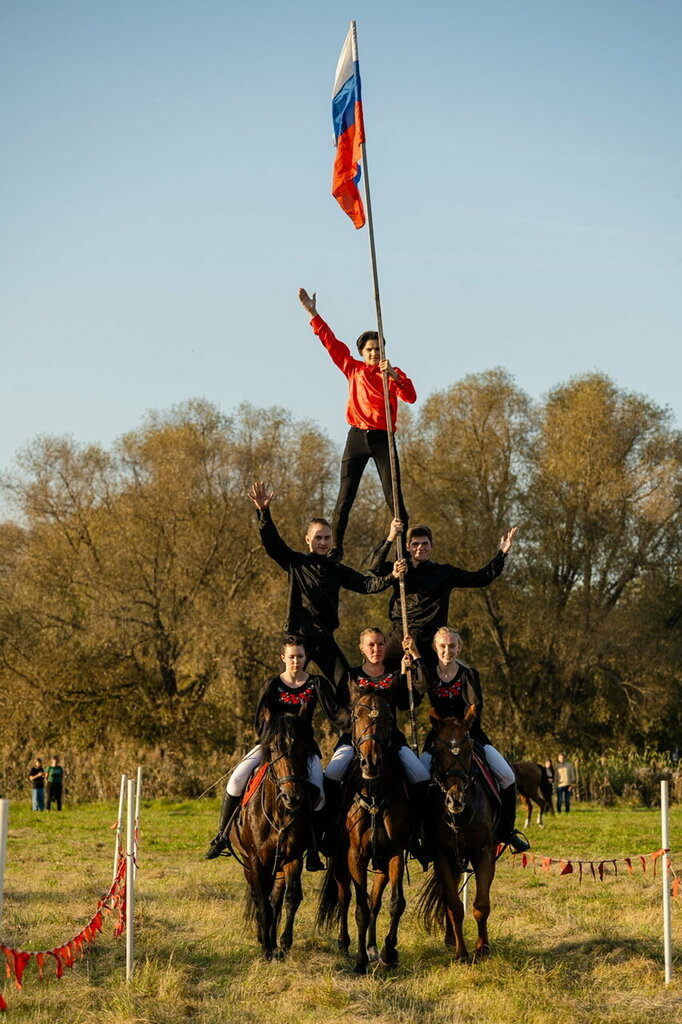 At ve binicilik kulüpleri Центр джигитовки, Voronejskaya oblastı, foto
