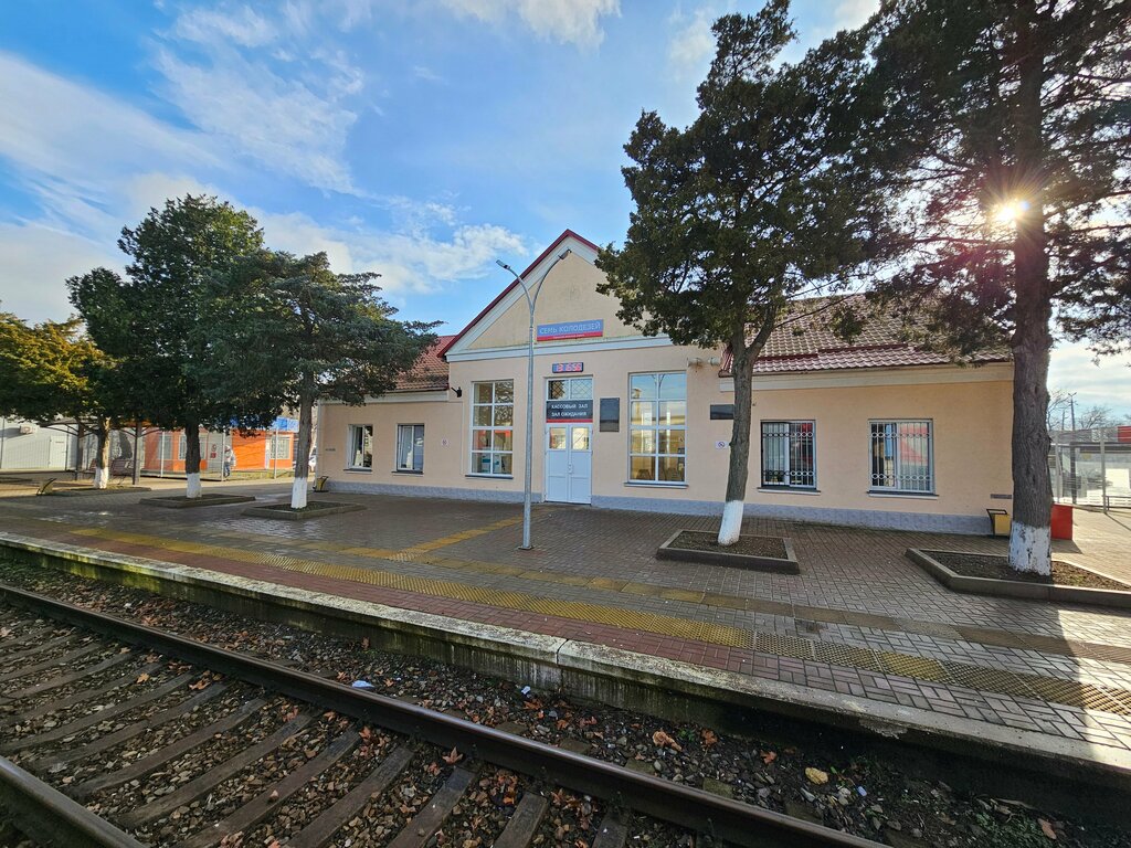 Tren istasyonu Sem Kolodezey, Kırım Cumhuriyeti, foto