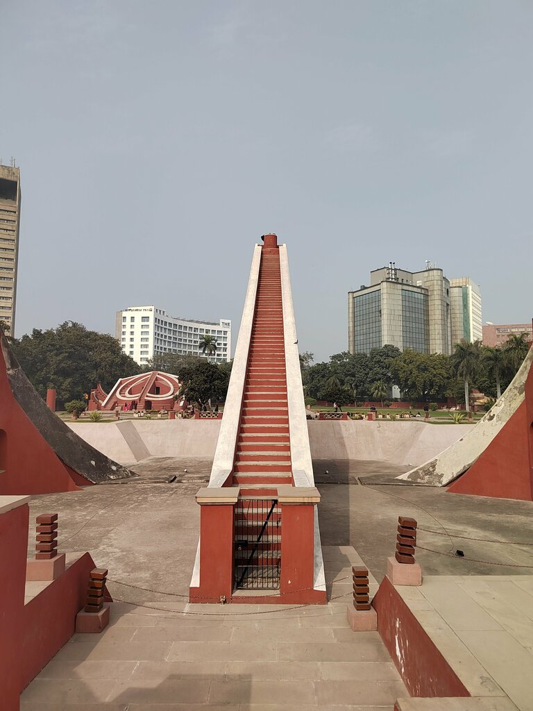 Turistik yerler Jantar Mantar Samrat Yantra, Yeni Delhi, foto