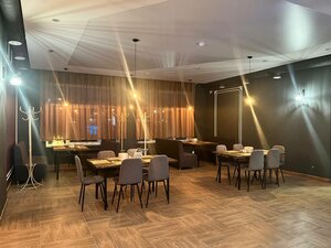 Жара (vulica Budawnikow No:1), restoran  Ostrovets'ten